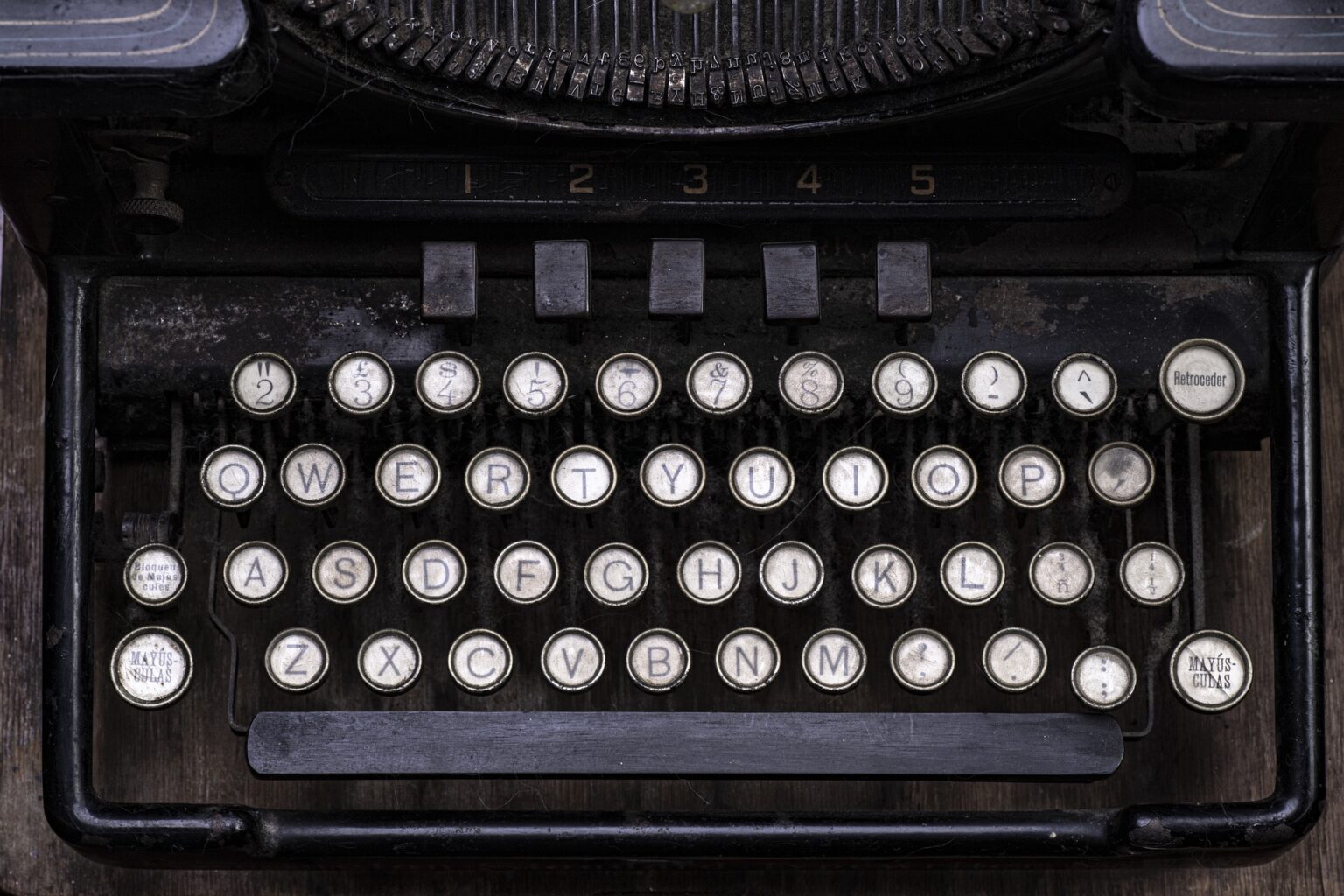 What is a keyboard layout? (with 90+ list of them) - TypingDoneWell.com