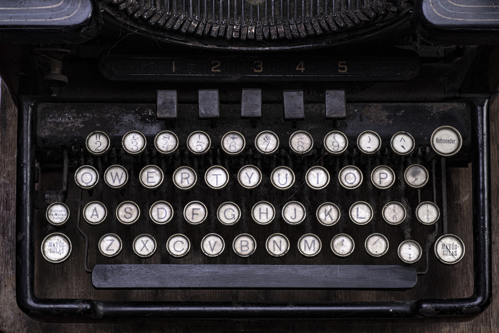 What is a keyboard layout? (with 90+ list of them) - TypingDoneWell.com