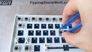 How to disassemble and reassemble your keyboard? - beginner's guide for ...